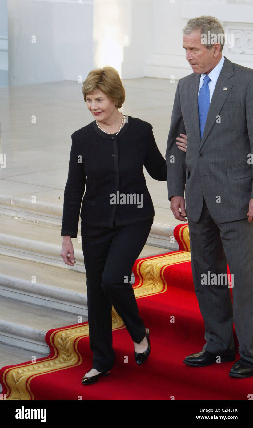 First Lady Laura Bush and US President George W. Bush welcome British ...