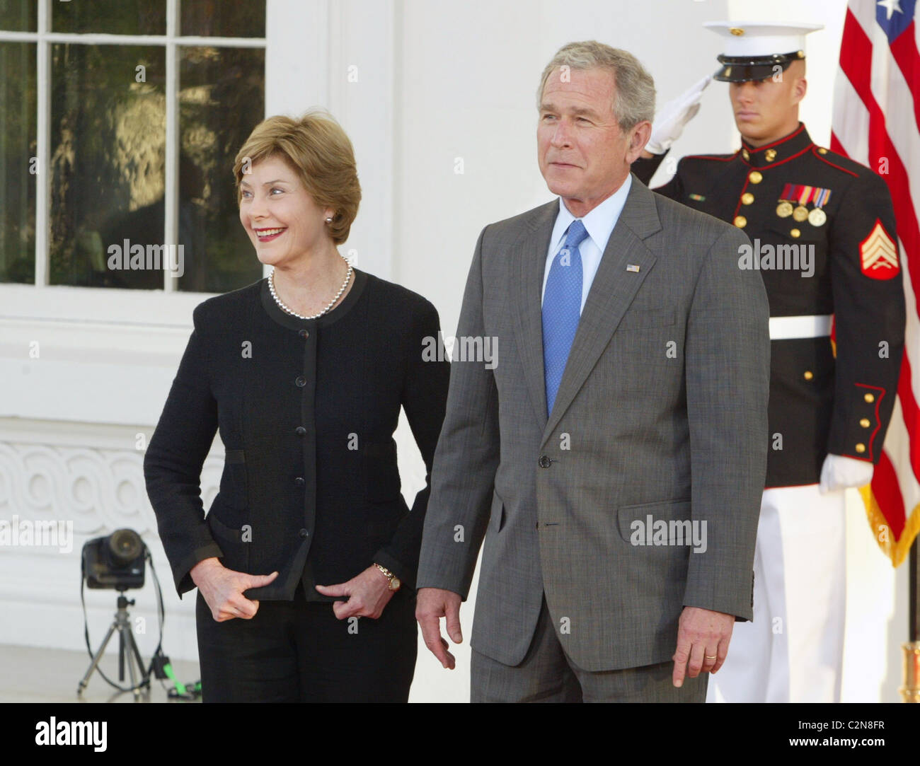 First Lady Laura Bush and US President George W. Bush welcome British ...