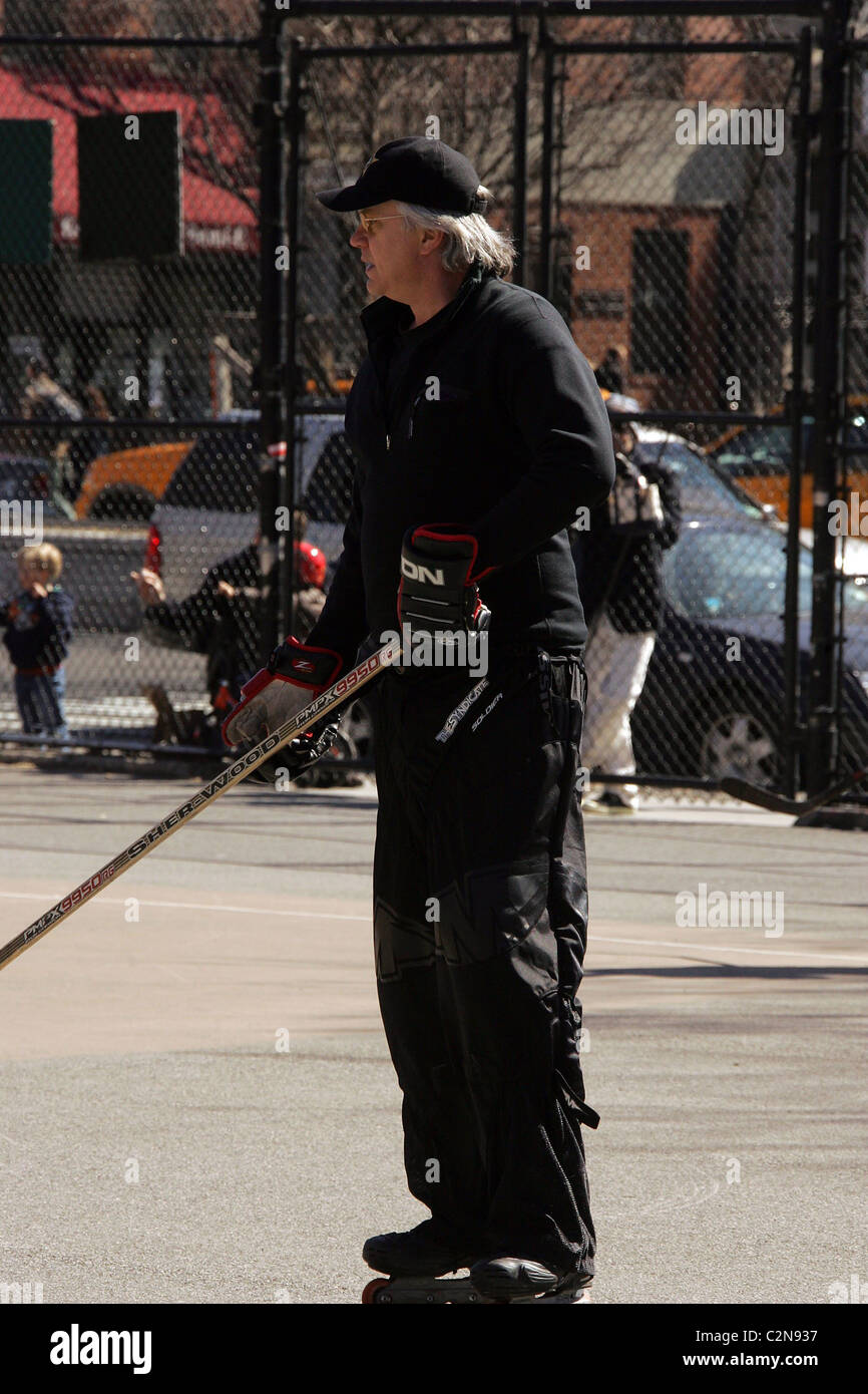Tim Robbins playing hockey in Soho New York City, USA - 29.03.08 ...
