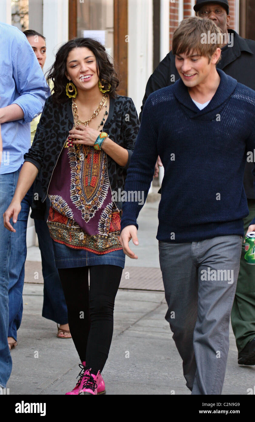 Jessica Szohr and Chace Crawford on the film set for 'Gossip Girl' in ...