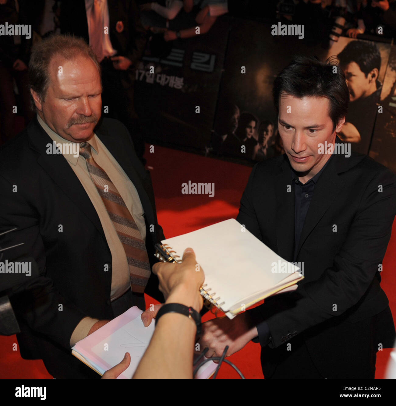 Actor Keanu Reeves signing autographs 'Street Kings' Premiere Seoul ...
