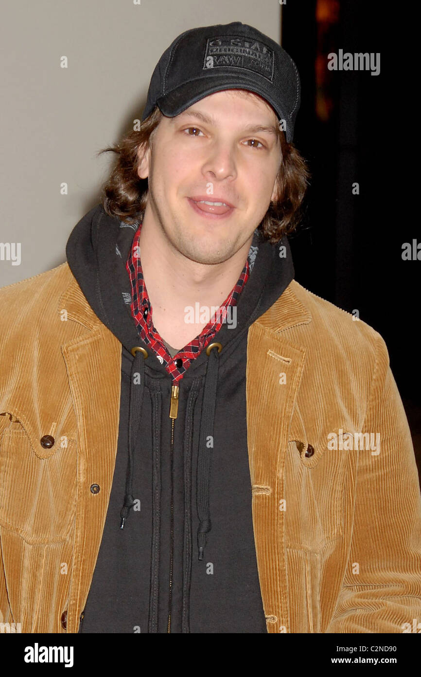 Gavin DeGraw outside MTV TRL Studios in Times Square New York City, USA ...