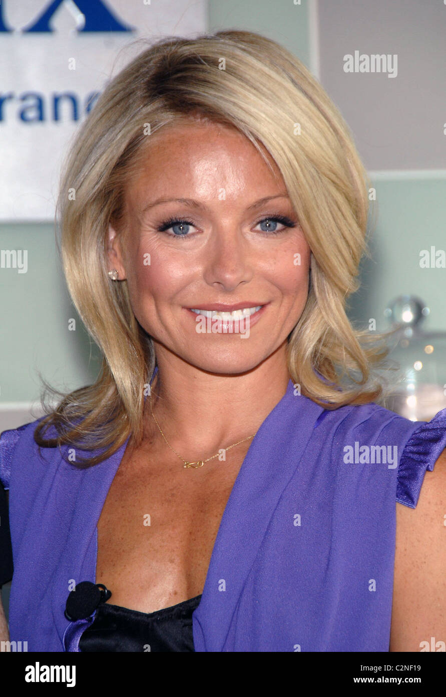 Kelly Ripa Electrolux High Resolution Stock Photography and Images - Alamy