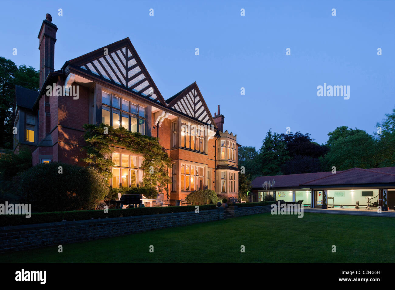 Arts and crafts houses hi-res stock photography and images - Alamy