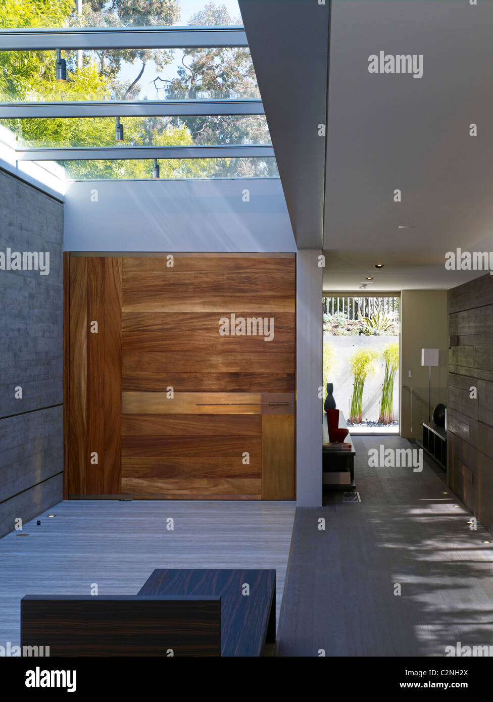 Modern detached house, West Hollywood, California. Courtyard foyer ...