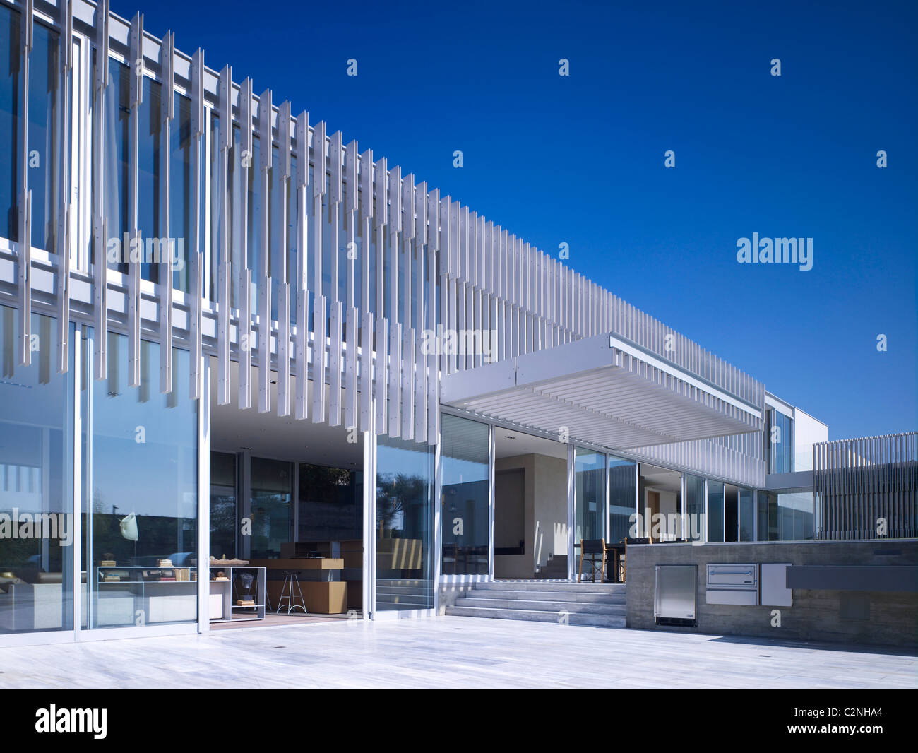 Modern detached house hi-res stock photography and images - Alamy