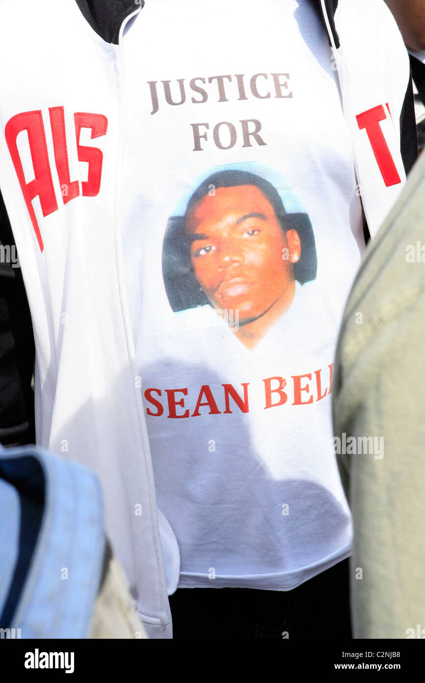 Atmosphere Reaction to the Sean Bell verdict, where all police officers ...