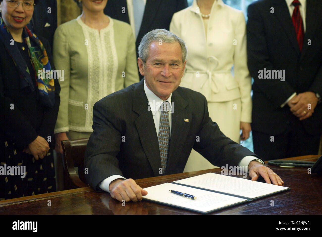 President bush signing bill hi-res stock photography and images - Alamy