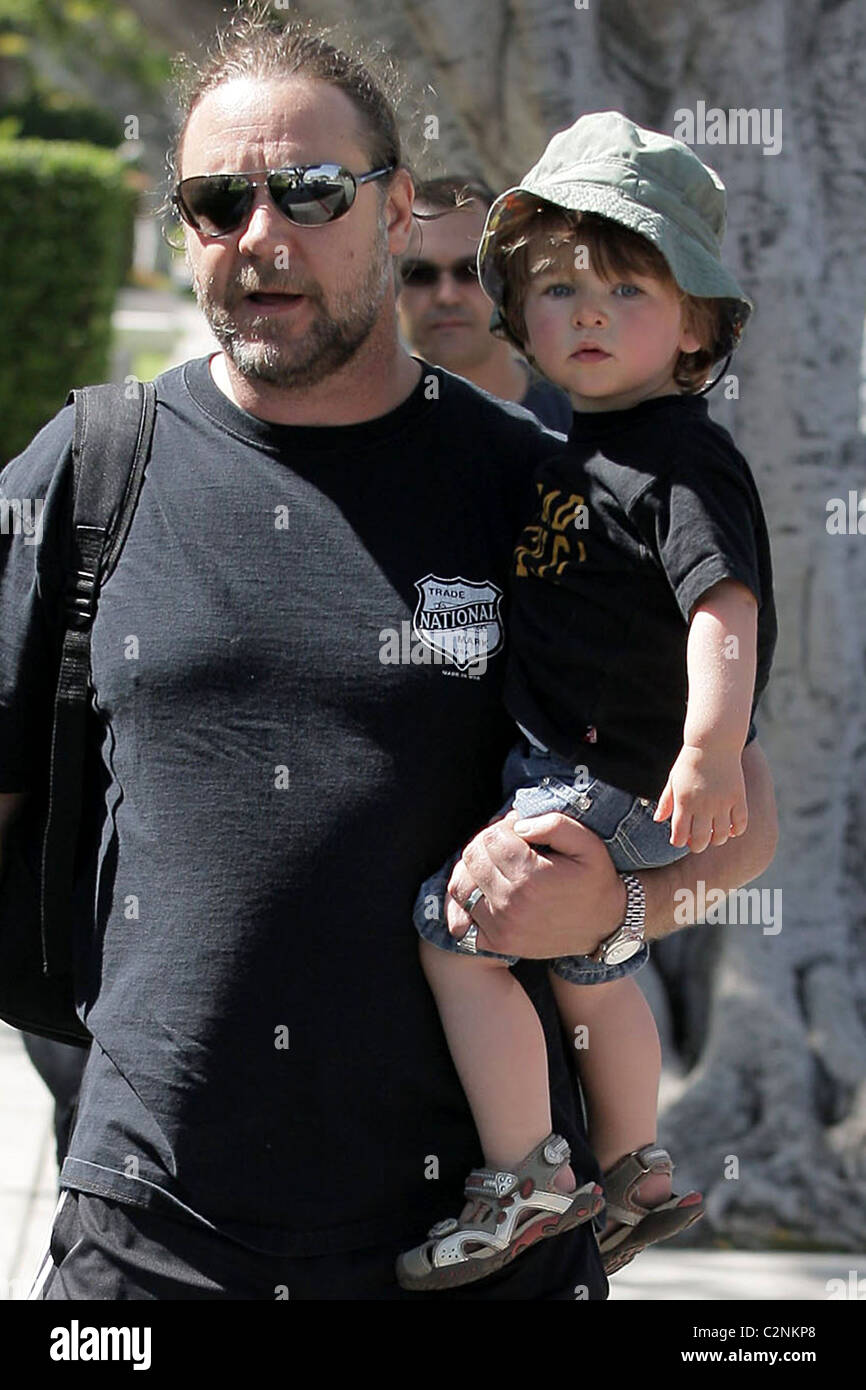 Russell Crowe takes his sons Charles and Tennyson for a walk in Beverly ...