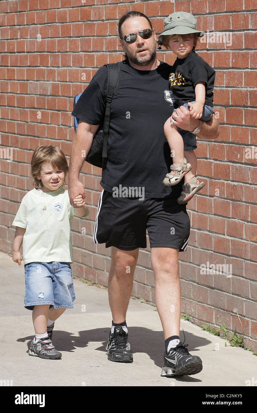 Russell Crowe takes his sons Charles and Tennyson for a walk in Beverly ...