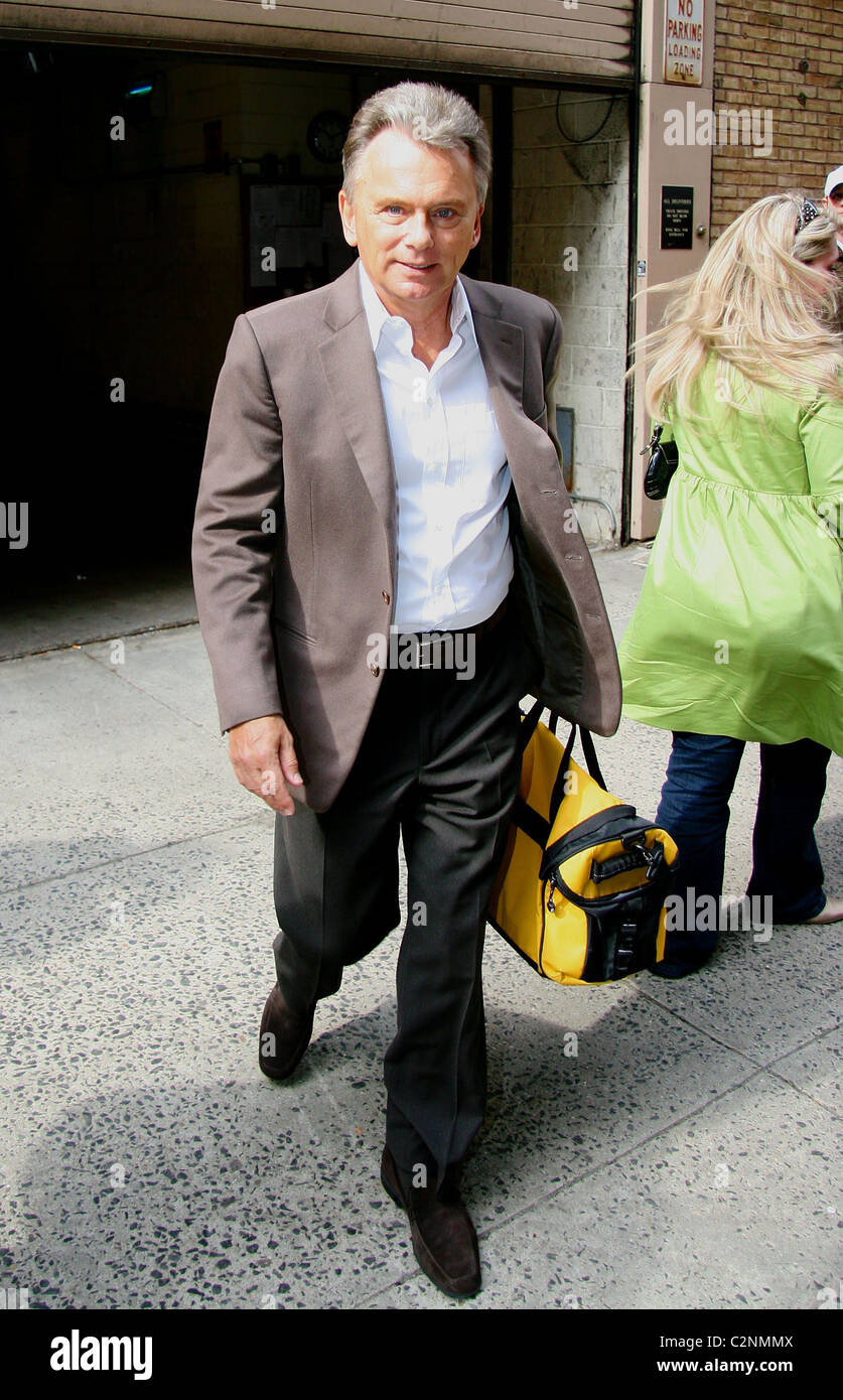 Kelly ripa and pat sajak hi-res stock photography and images - Alamy