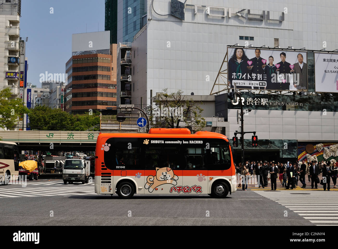Orange/white "Shibuya community bus Hachiko" passing through Shibuya ...