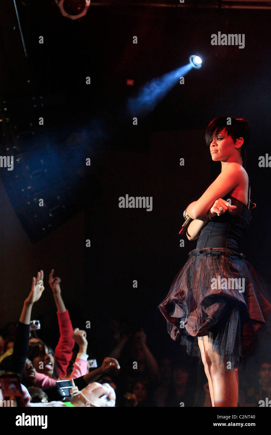 Rihanna performs at the Island Def Jam & Escada Moon Sparkle's 'A Girls ...