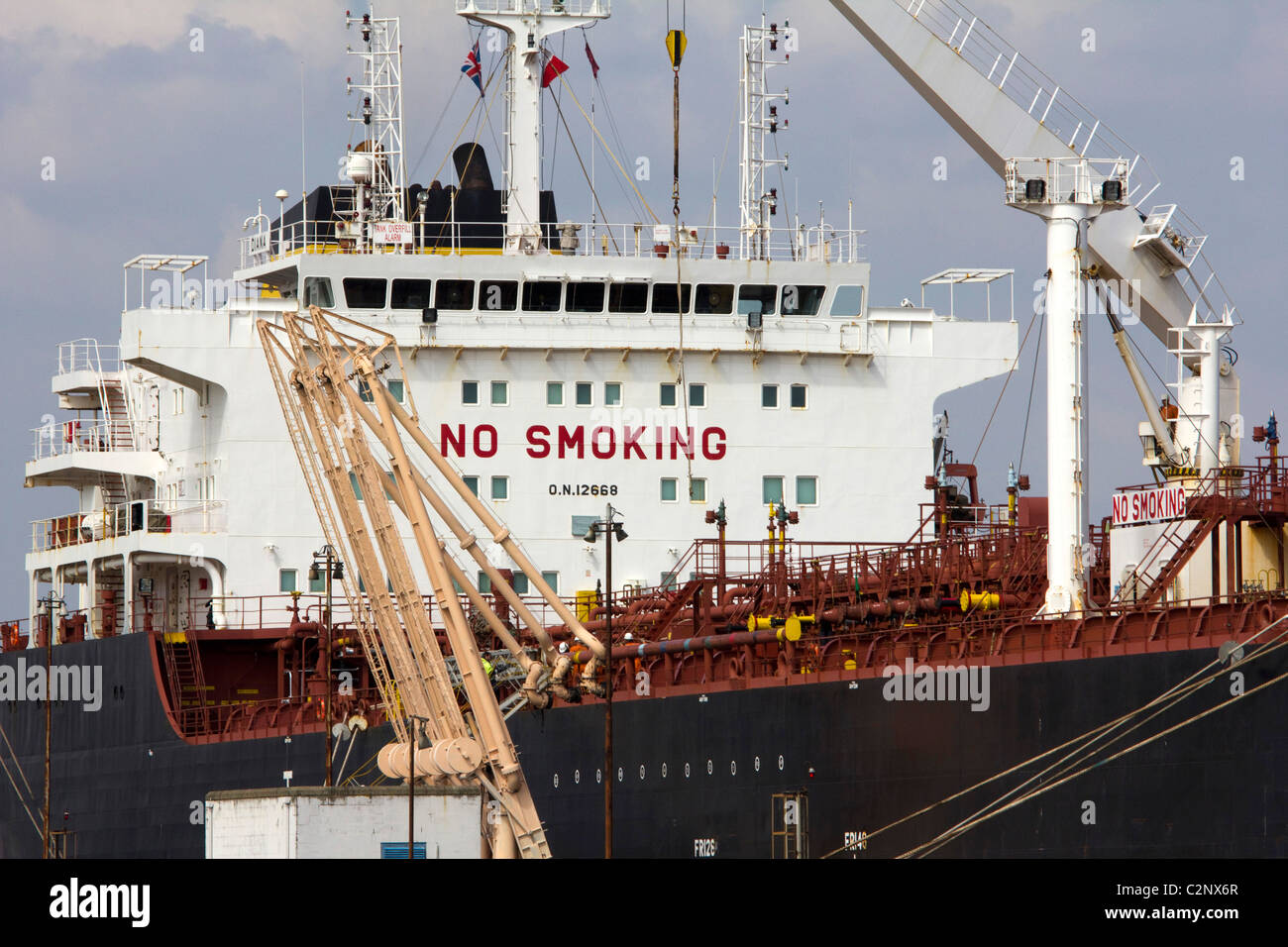 Berthed ships hi-res stock photography and images - Alamy