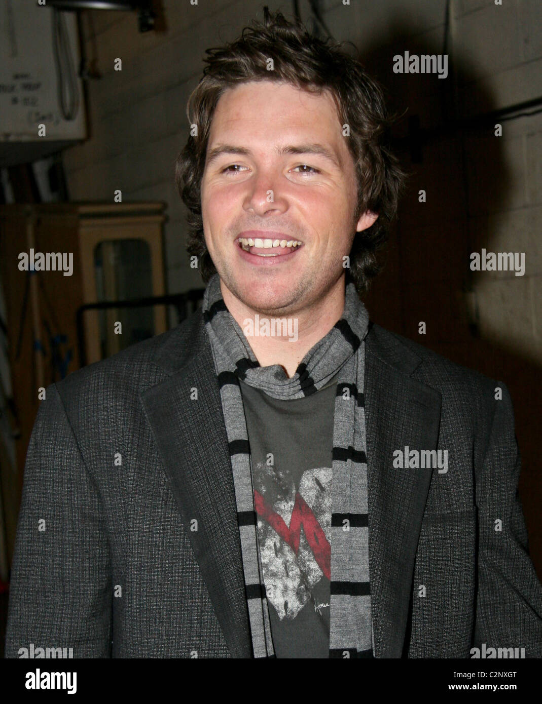 Former contestant on 'American Idol' Michael Johns leaving ABC Studios ...