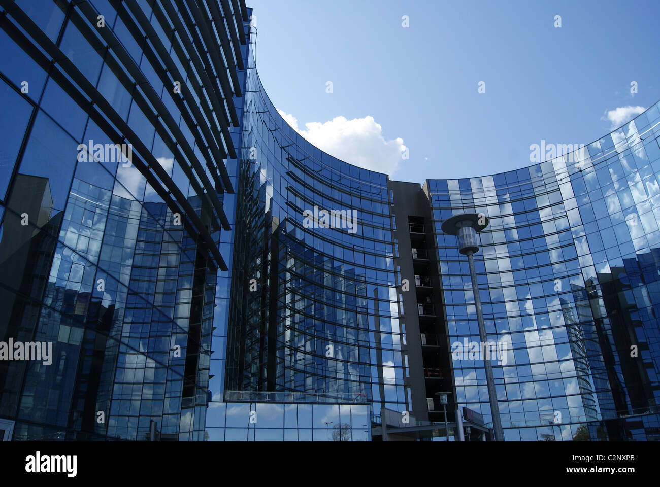 Tall shiny glass building hi-res stock photography and images - Alamy