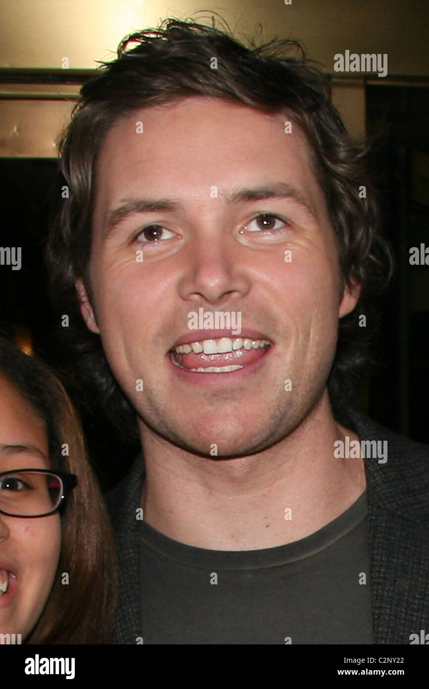 Former 'American Idol' contestant Michael Johns signs autographs ...