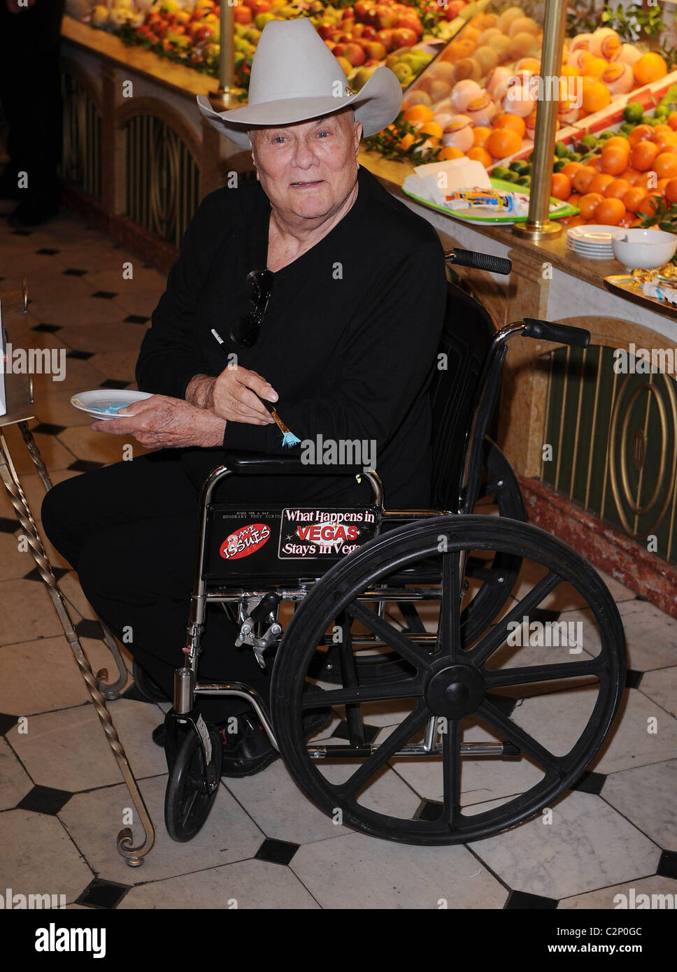 Tony Curtis visits Harrods department store to promote 'The Tony Curtis ...