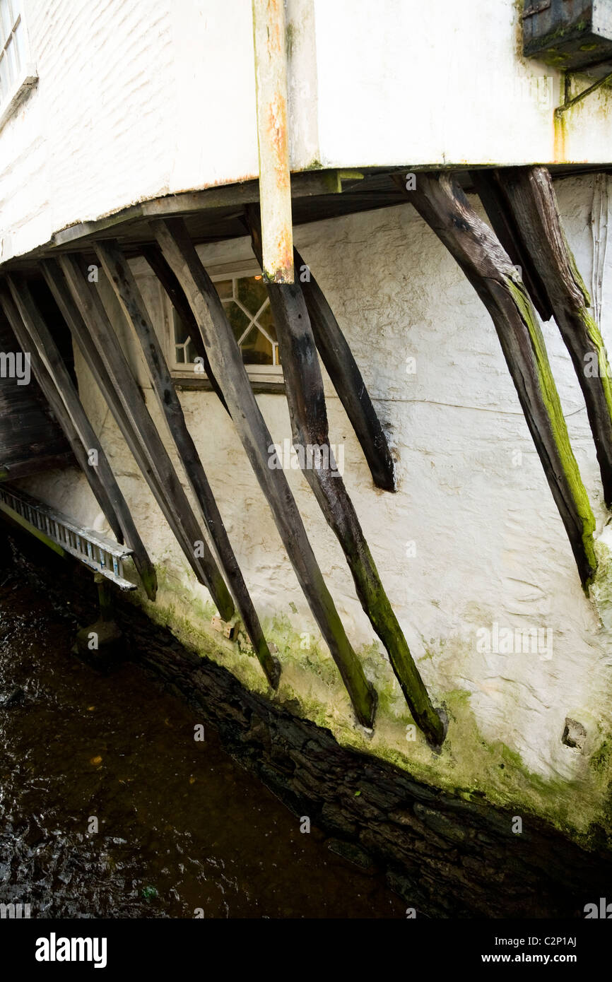 Wooden props / wood prop / propped building support / supports on ...