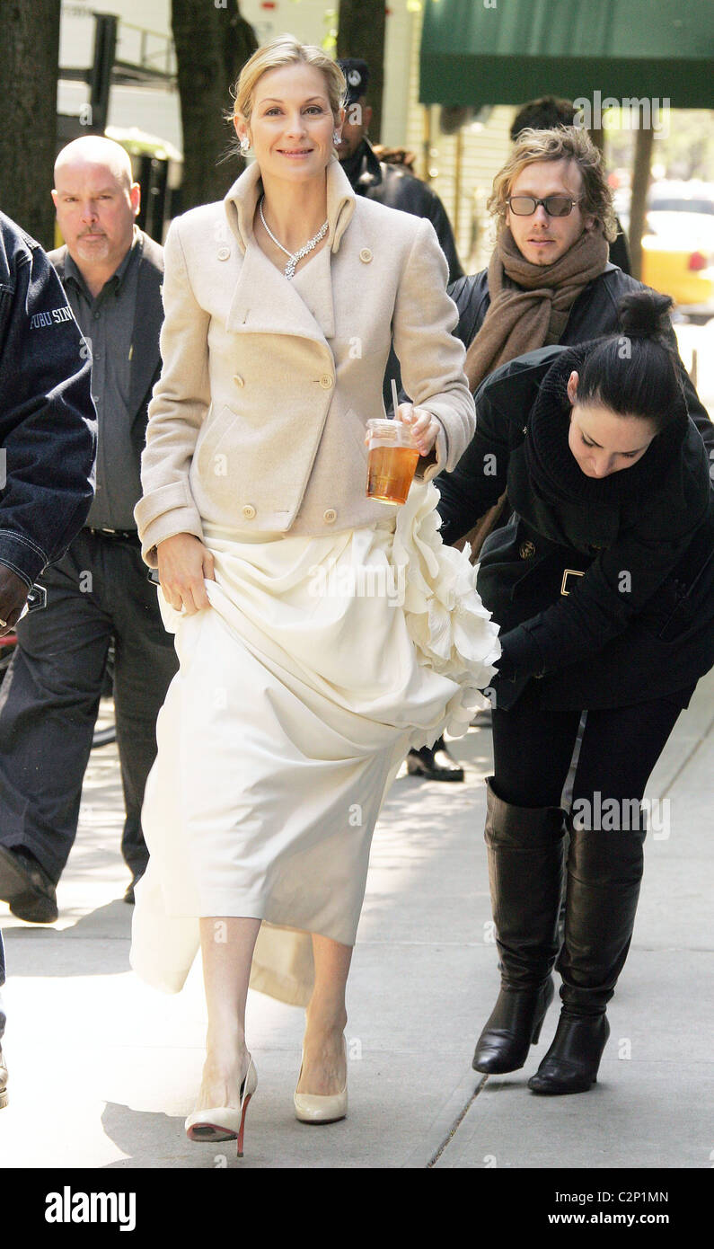 Kelly Rutherford on the set her show 'Gossip Girl' filming in Manhattan ...