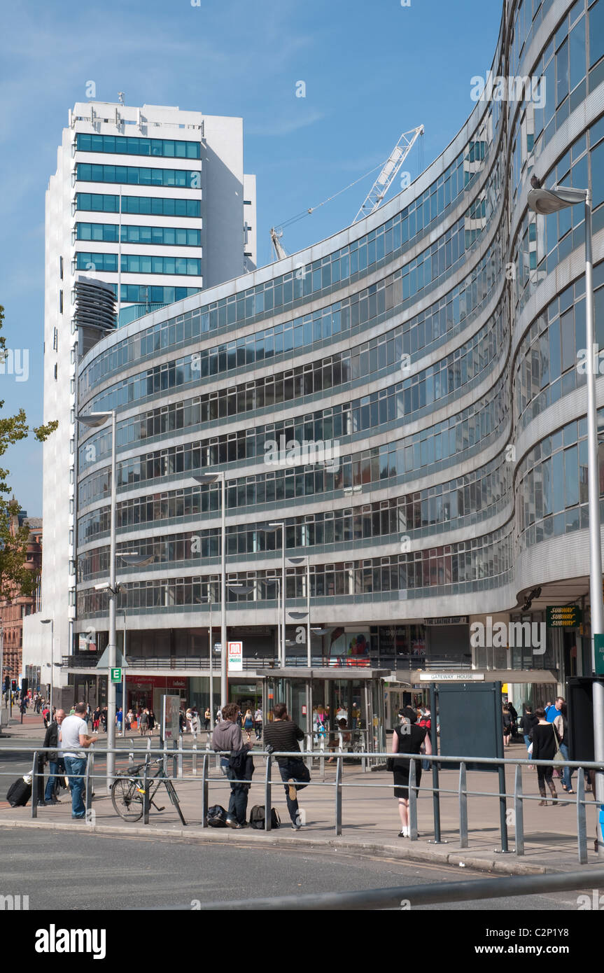 The glass curves of Gateway House ,Station Approach,Piccadilly ...