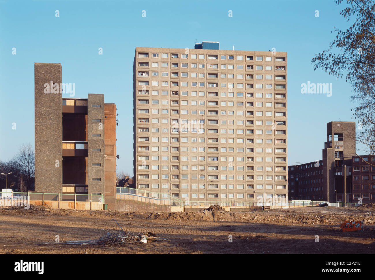 Housing estate london hi-res stock photography and images - Alamy