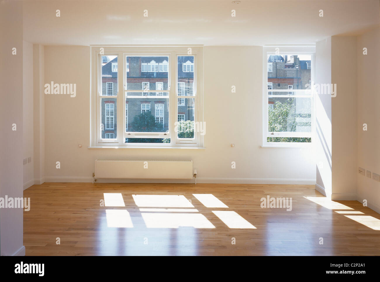 Apartments, London. Empty room Stock Photo - Alamy