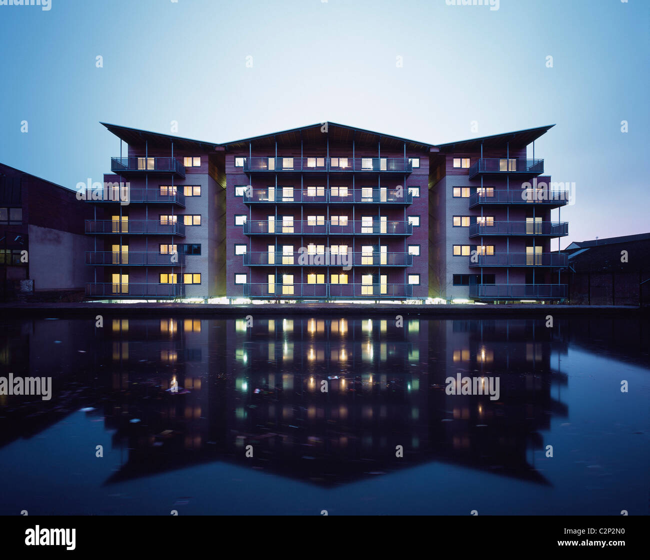 Union Wharf Housing. Dusk view accross canal Stock Photo - Alamy