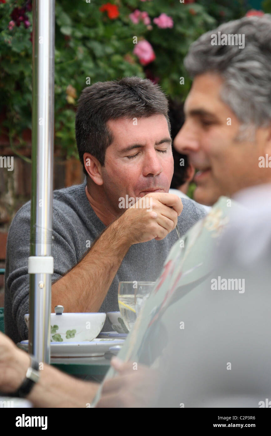 Simon Cowell at the Ivy restaurant Los Angeles, California - 01.05.08 ...