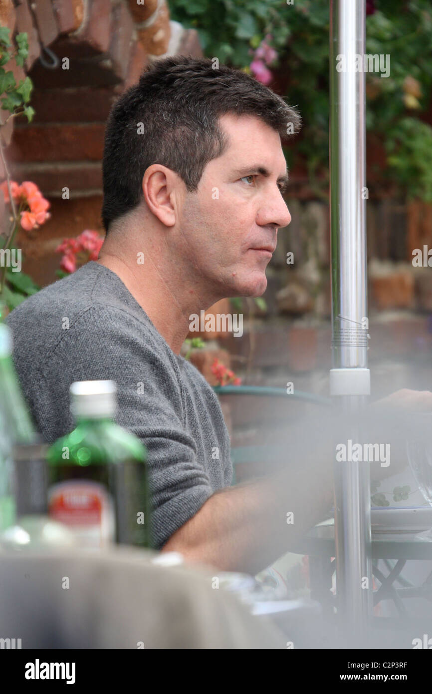 Simon Cowell at the Ivy restaurant Los Angeles, California - 01.05.08 ...