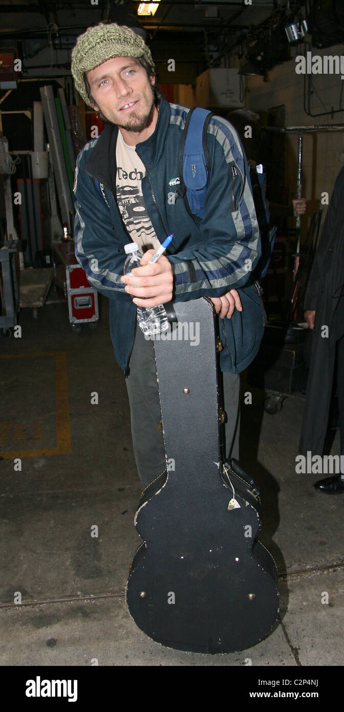 Ben Taylor leaving ABC Studios after performing with his mom Carly ...
