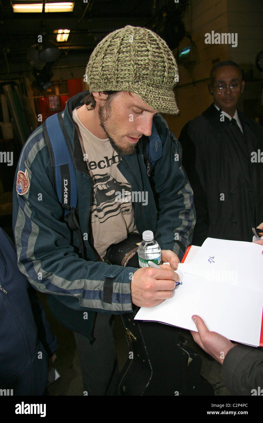 Ben Taylor leaving ABC Studios after performing with his mom Carly ...