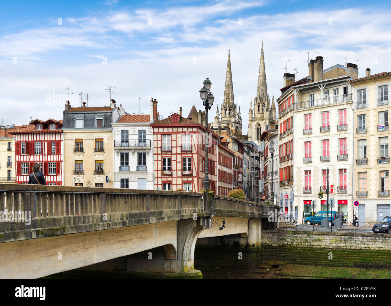 Traditional waterfront houses hi-res stock photography and images - Alamy