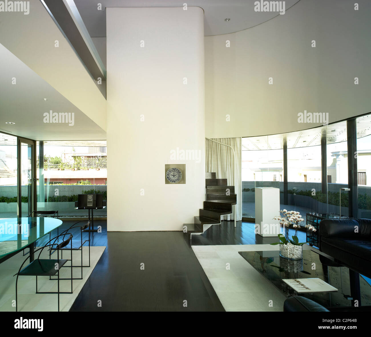 Double height interior dining room hi-res stock photography and images ...