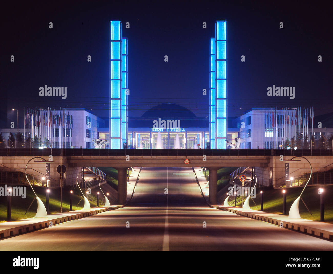 Symmetrical street lighting hi-res stock photography and images - Alamy