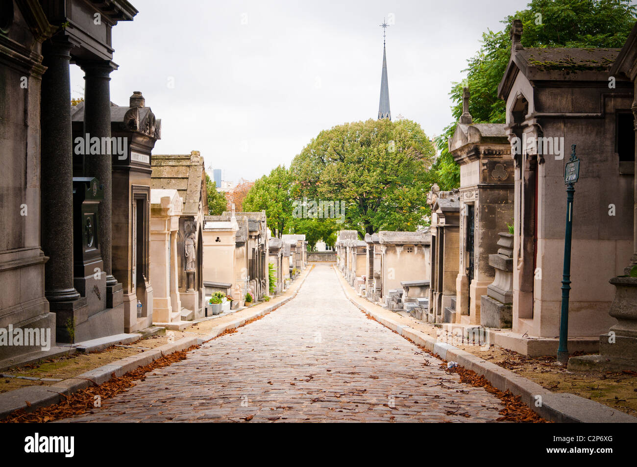 Pere-lachaise cemetery, Paris, France Stock Photo - Alamy