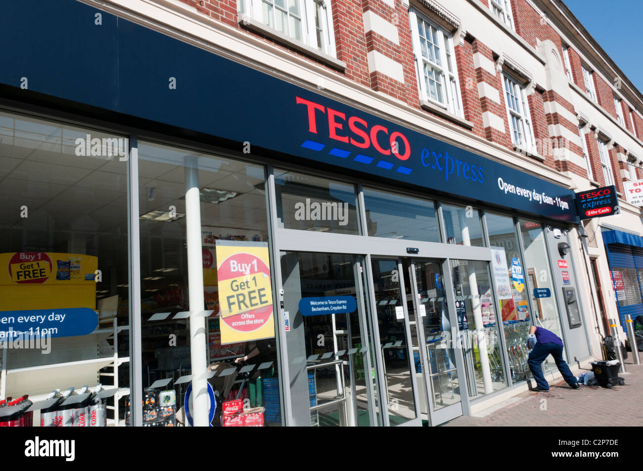 Tesco express hi-res stock photography and images - Alamy