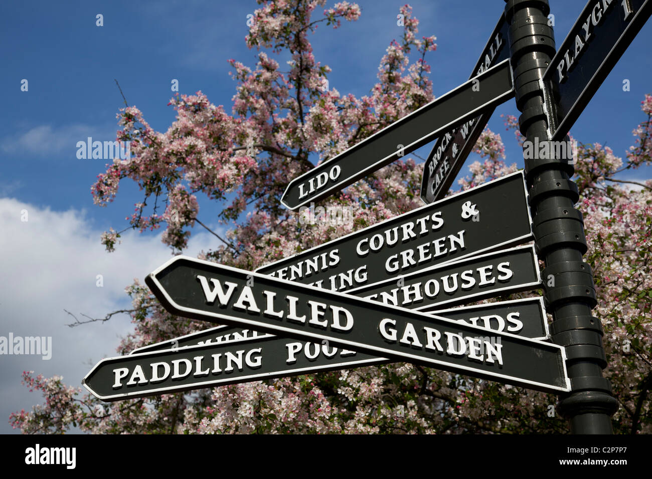 Cast iron signs hi-res stock photography and images - Alamy