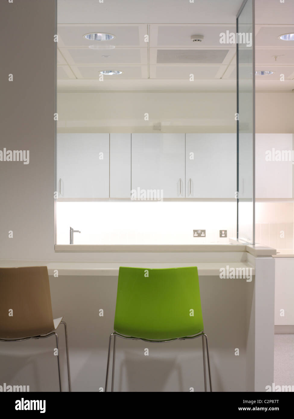 News uk building hi-res stock photography and images - Alamy