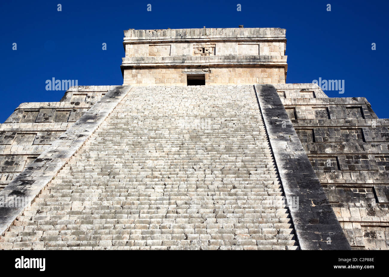 Main Pyramid Chichen Itza Mayan Ruins Yucatan Mexico Stock Photo - Alamy