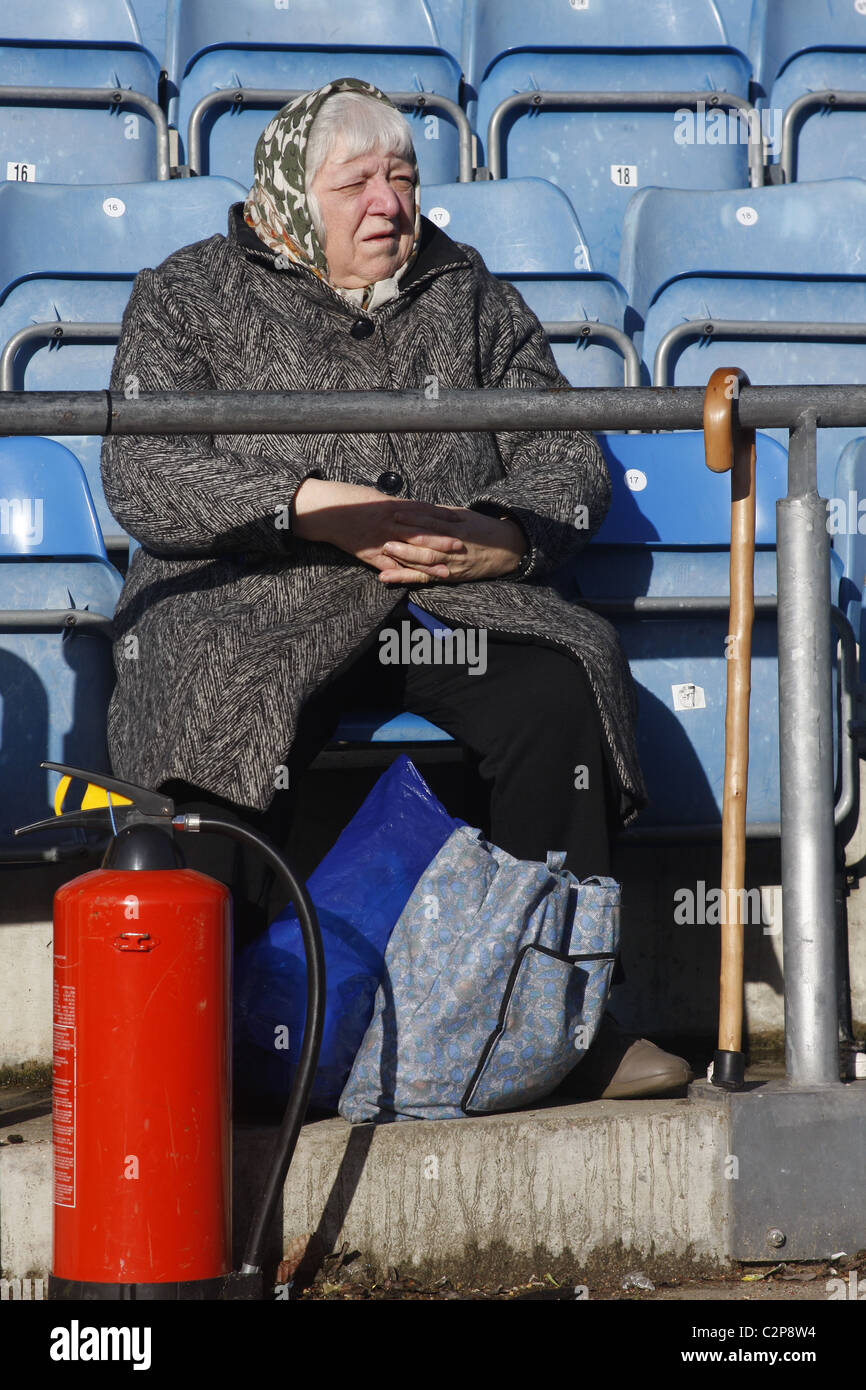 Bag lady homeless hi-res stock photography and images - Alamy