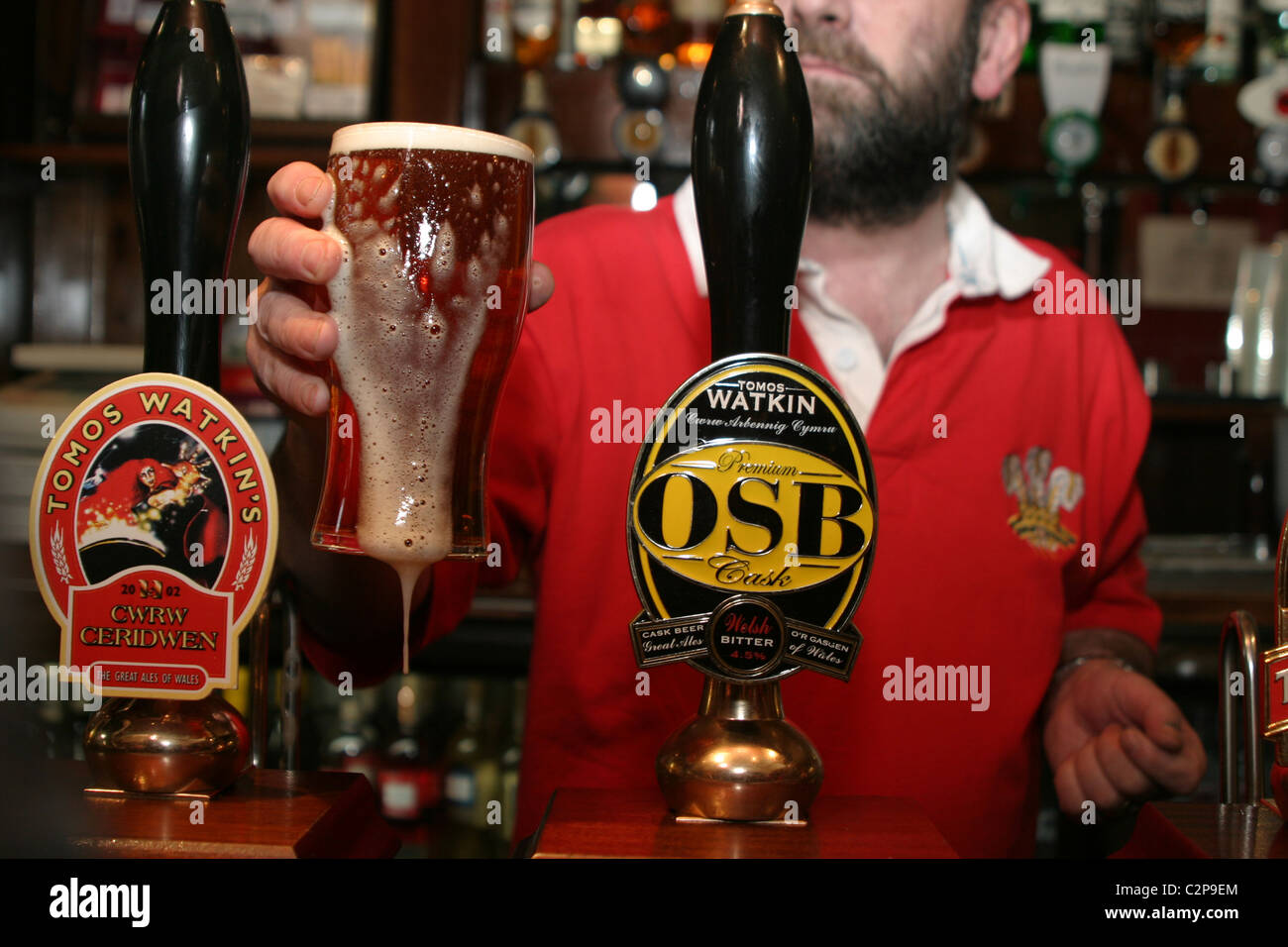 A barman serves a pint of real ale Stock Photo - Alamy
