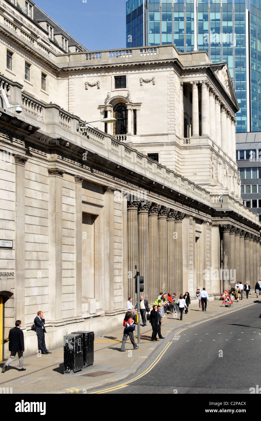 People on London Threadneedle Street pavement beside façade of Bank of ...
