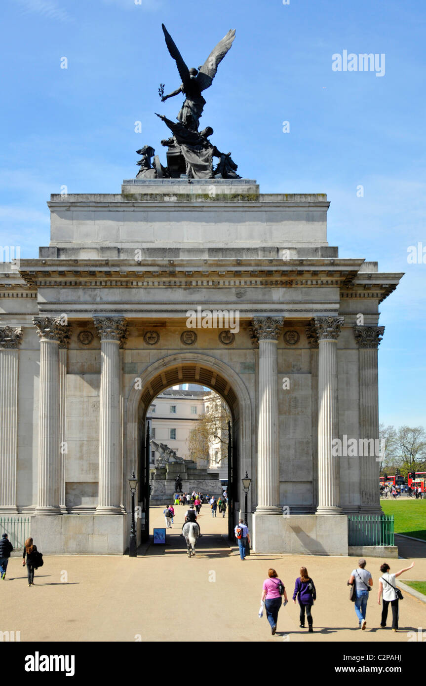 Constitution arch wellington arch angel hi-res stock photography and ...