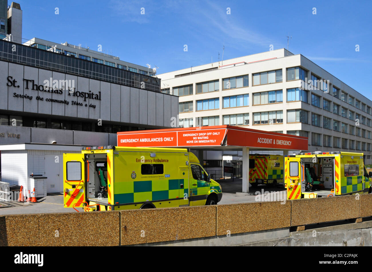 St Thomas NHS Hospital sign on building & A&E Accident and Emergency ...