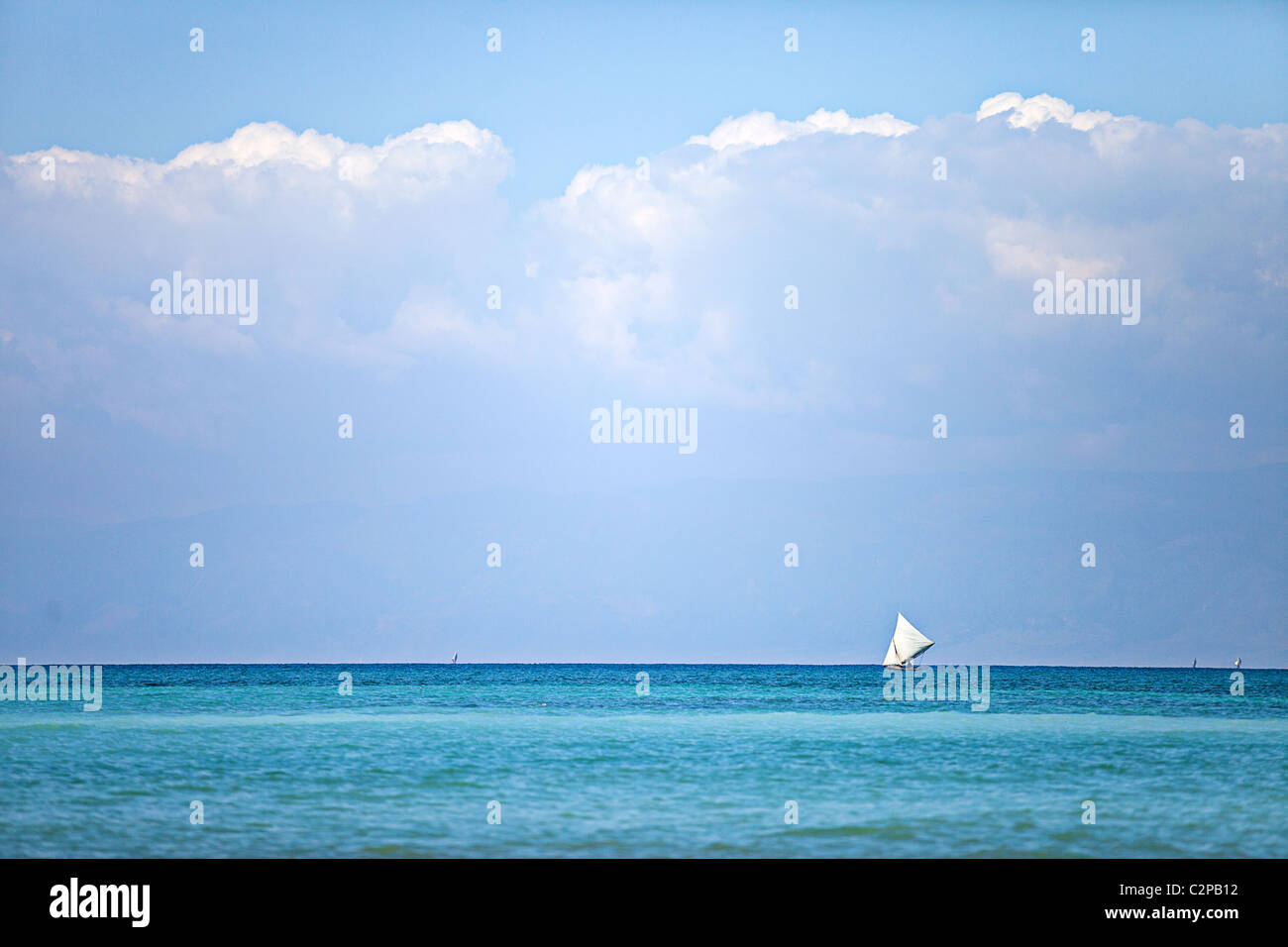 Ocean boat blue hi-res stock photography and images - Alamy