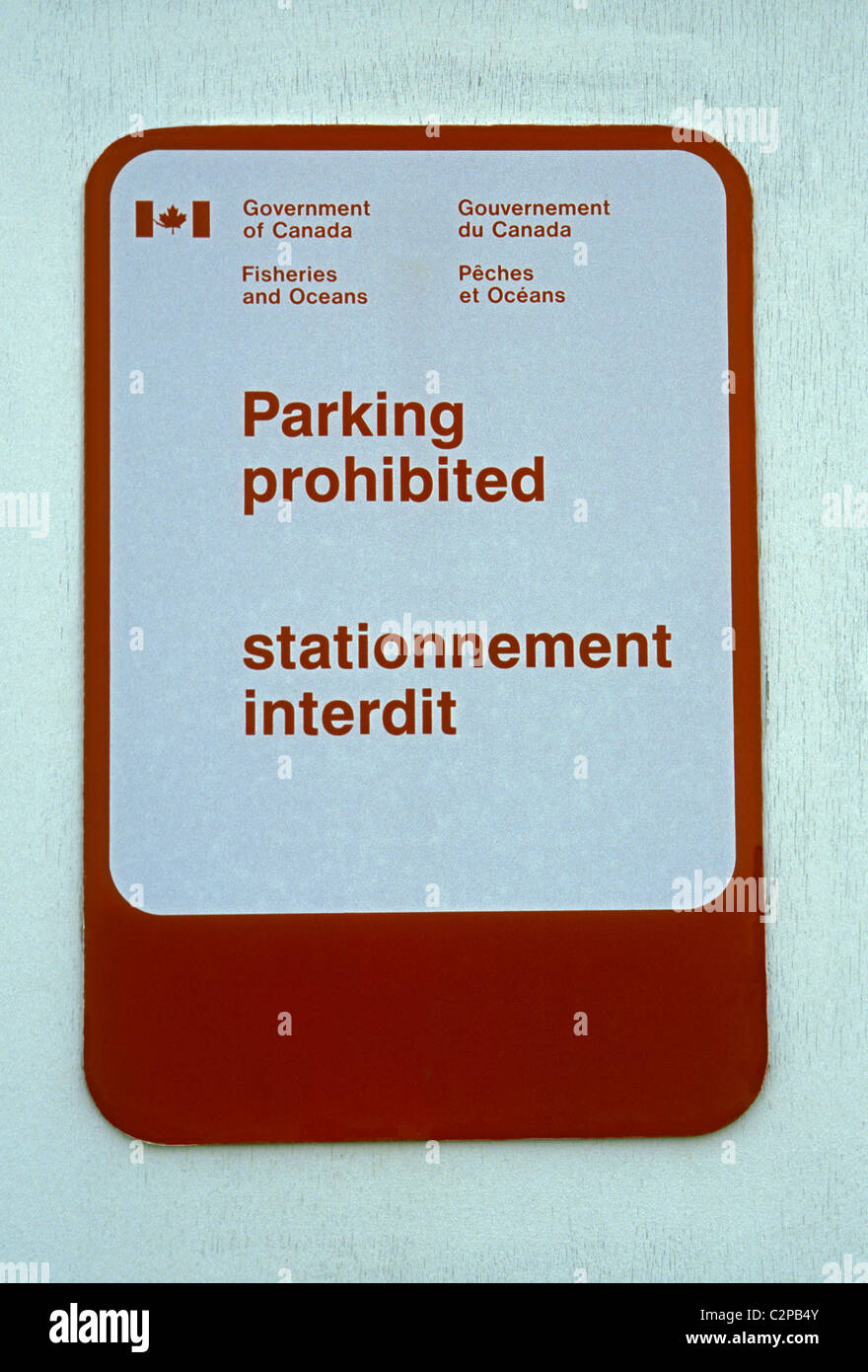 Parking prohibited stationnement interdit bilingual sign fishing port ...