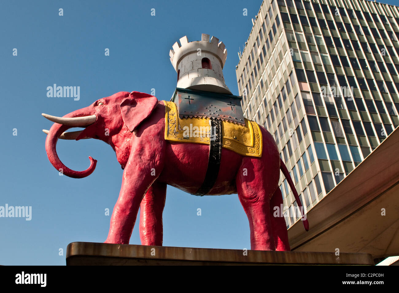 Elephant statue elephant castle london hi-res stock photography and ...