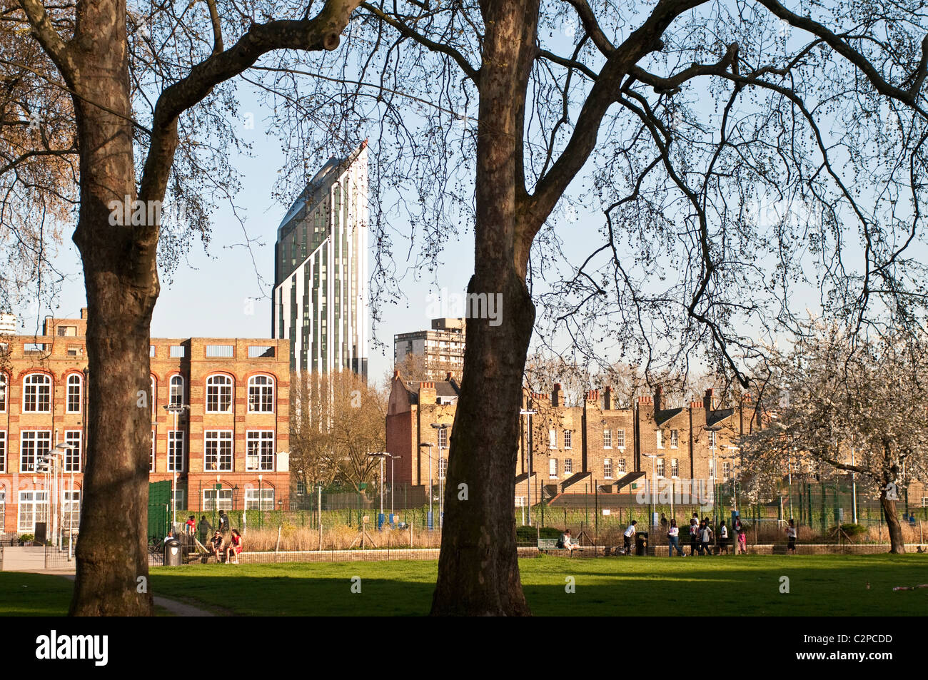 London strata tower architecture hi-res stock photography and images ...
