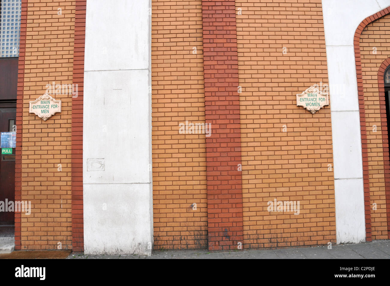 Aldgate Mosque East London Muslim Stock Photo - Alamy